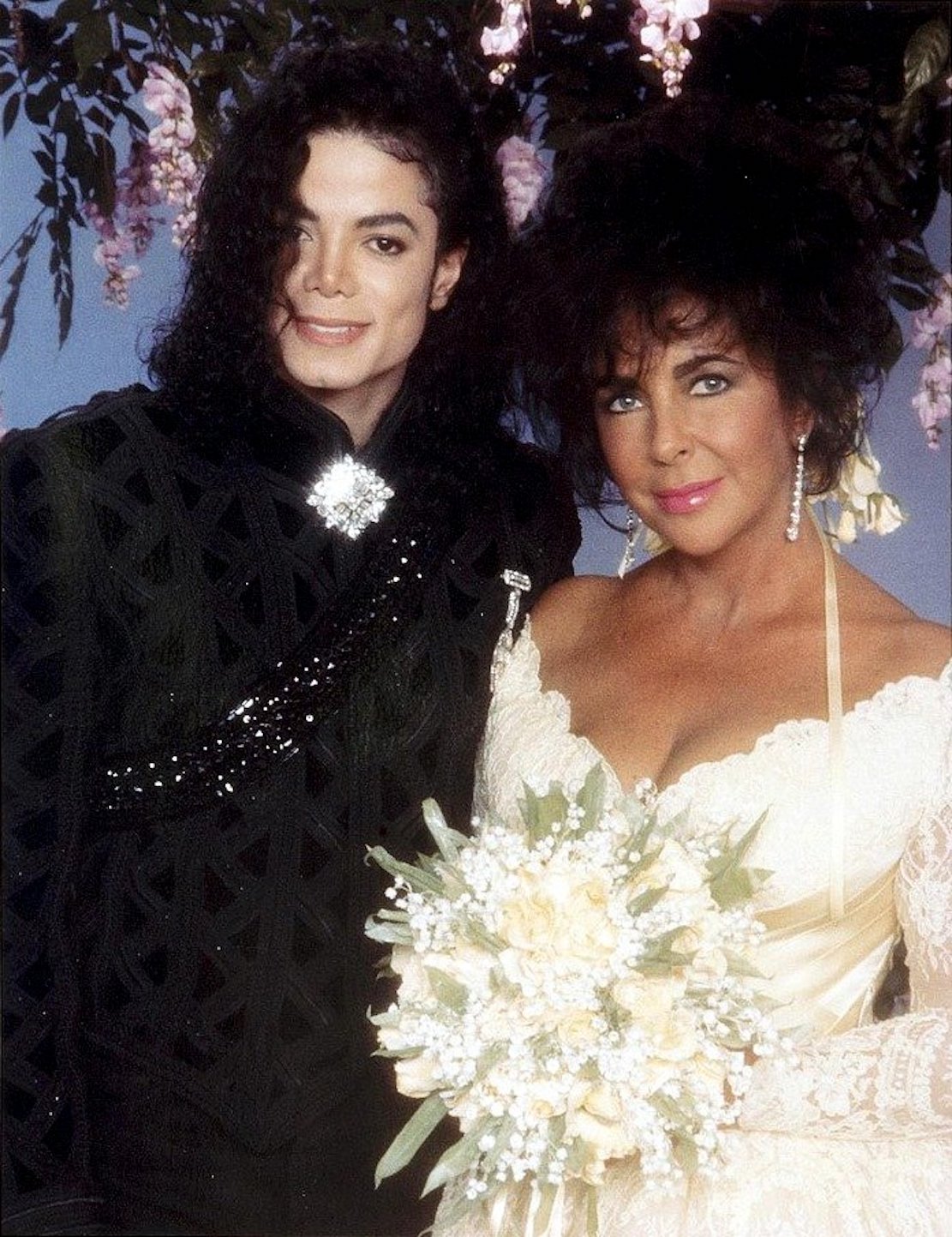 Σαν σήμερα το 1991 ο Michael Jackson συνοδεύει την Elizabeth Taylor ...