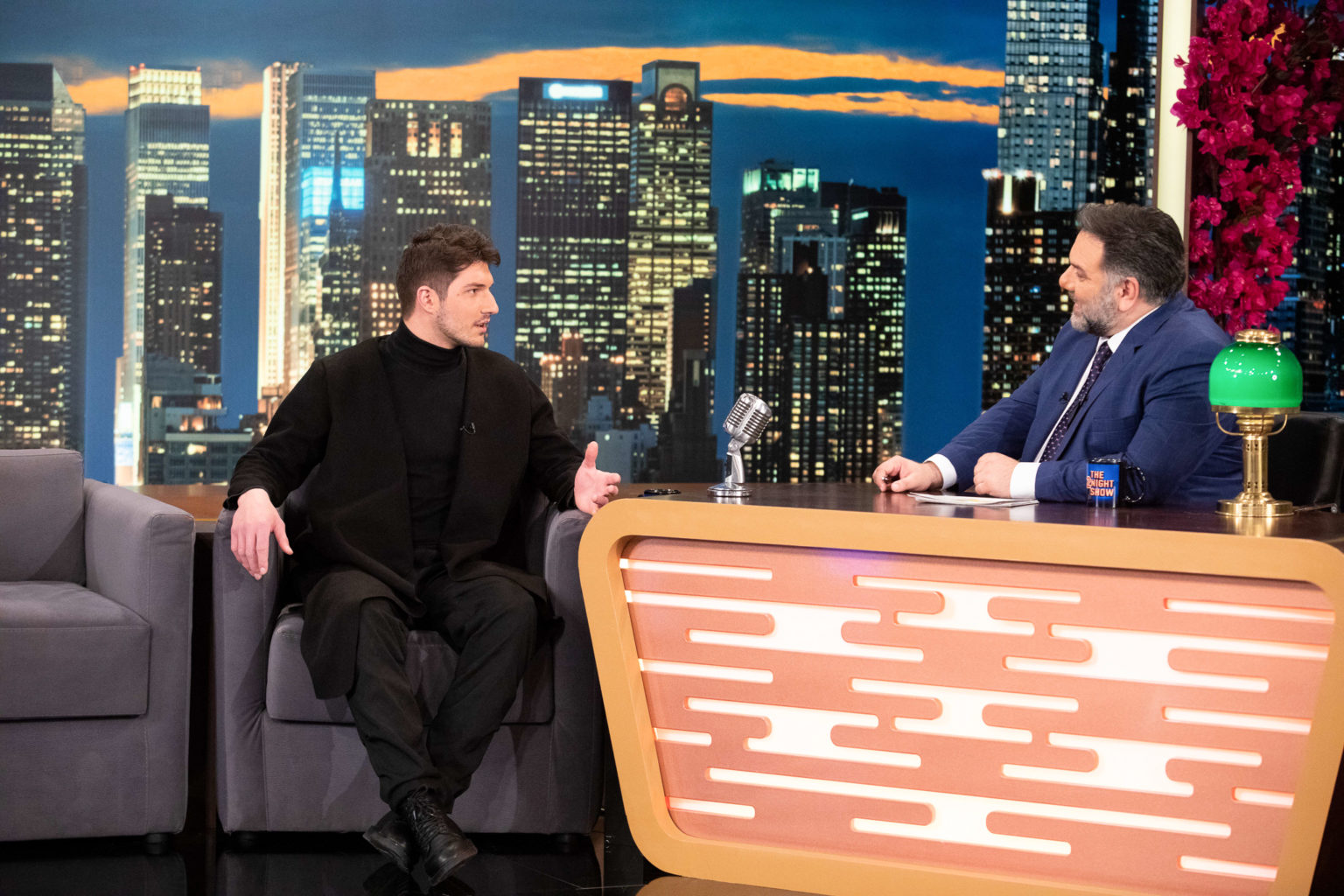 «The 2Night Show»: Ο Γρηγόρης Αρναούτογλου υποδέχεται τον Ντάνιελ ...