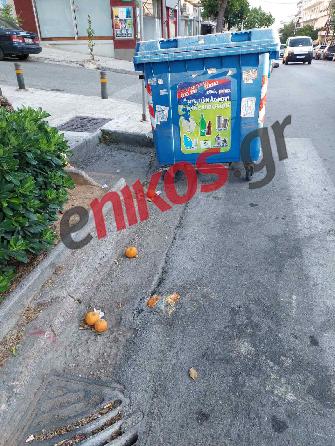Νέα Ιωνία: Κάδος ανακύκλωσης επάνω στη διάβαση πεζών - ΦΩΤΟ αναγνώστη