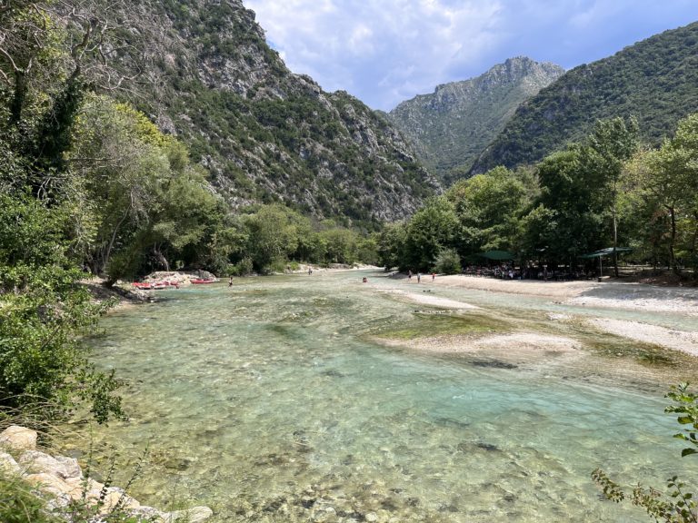 Αχέροντας ποταμός: Οι πύλες του Άδη