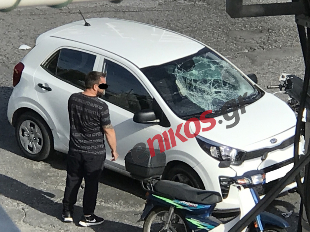 Ηλιούπολη: Oδηγός μηχανής έπεσε στο παρμπρίζ αυτοκινήτου ύστερα από ...