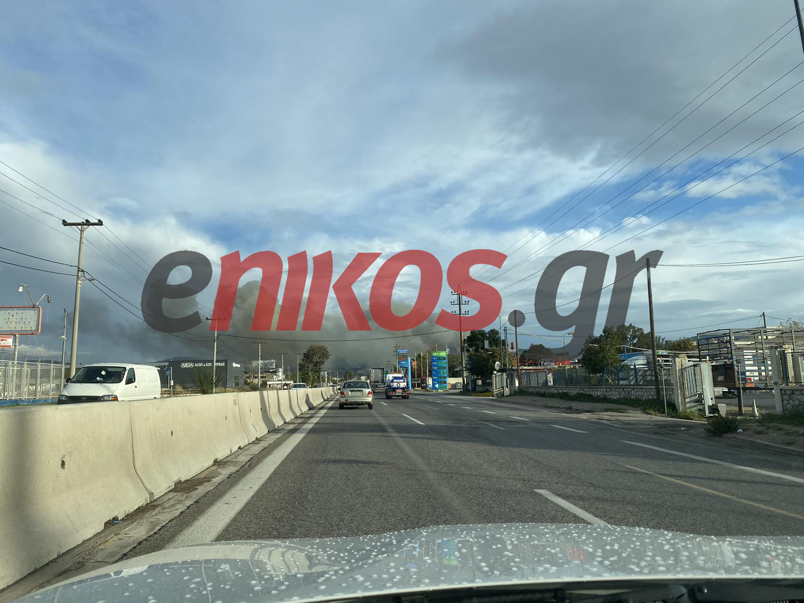 Φωτιά ΤΩΡΑ στον Ασπρόπυργο - Πυκνοί καπνοί έχουν καλύψει την εθνική οδό
