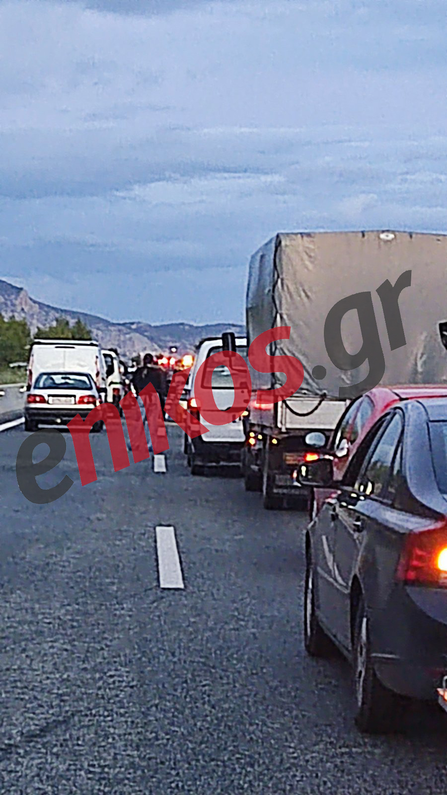 Εθνική Οδός Αθηνών - Κορίνθου: Φωτιά σε αυτοκίνητο - ΦΩΤΟ αναγνώστη