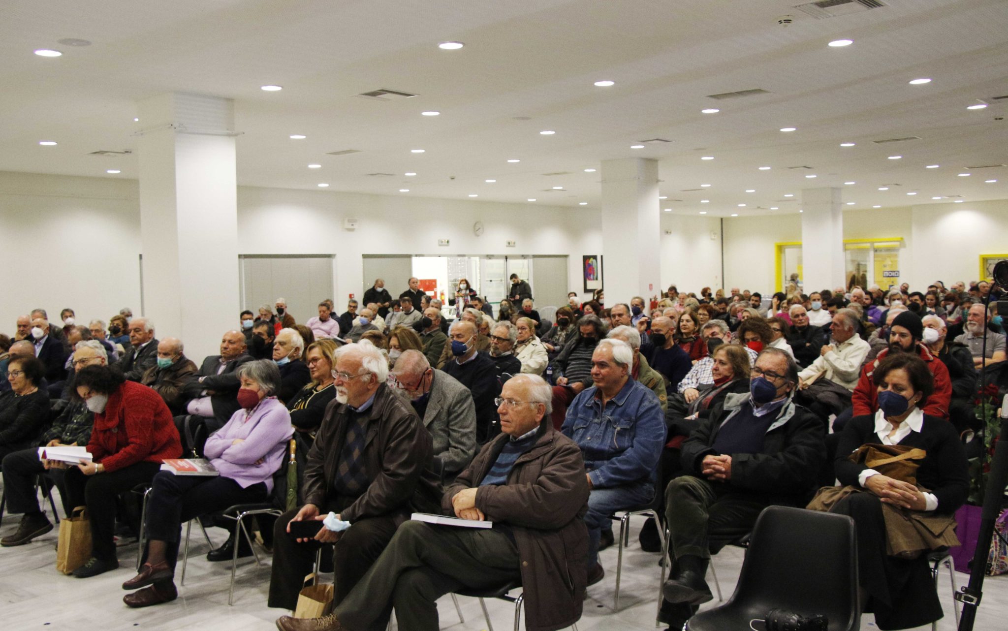 Δημήτρης Στρατούλης: Παρουσιάστηκε το βιβλίο του «8 μήνες που ...