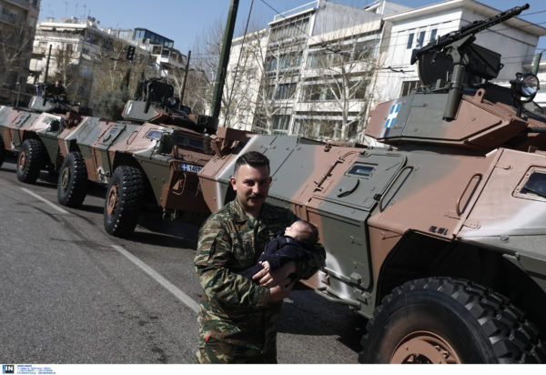 25η Μαρτίου: 10 φωτογραφίες από την παρέλαση - Επιβλητικά άρματα ...