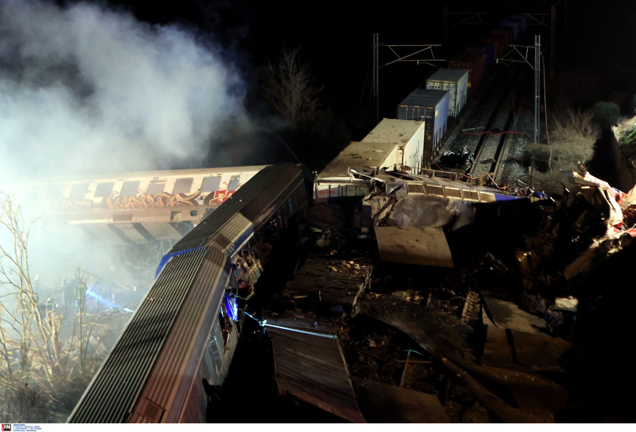 Τέμπη: Η Ελλάδα θρηνεί - 30 εικόνες από την μεγαλύτερη σιδηροδρομική ...