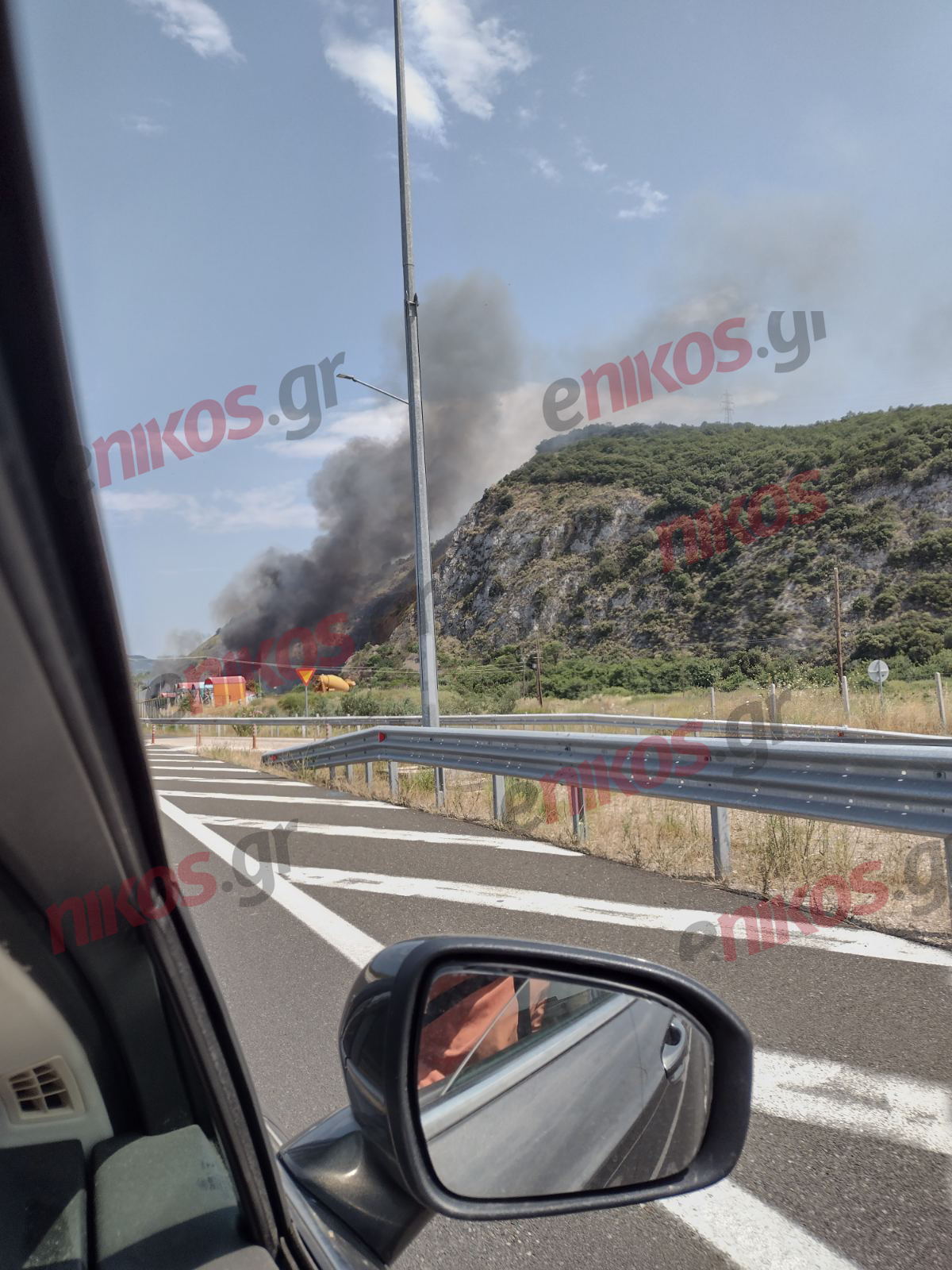Φθιώτιδα: Φωτιά δίπλα στην Εθνική Οδό - ΒΙΝΤΕΟ αναγνώστη