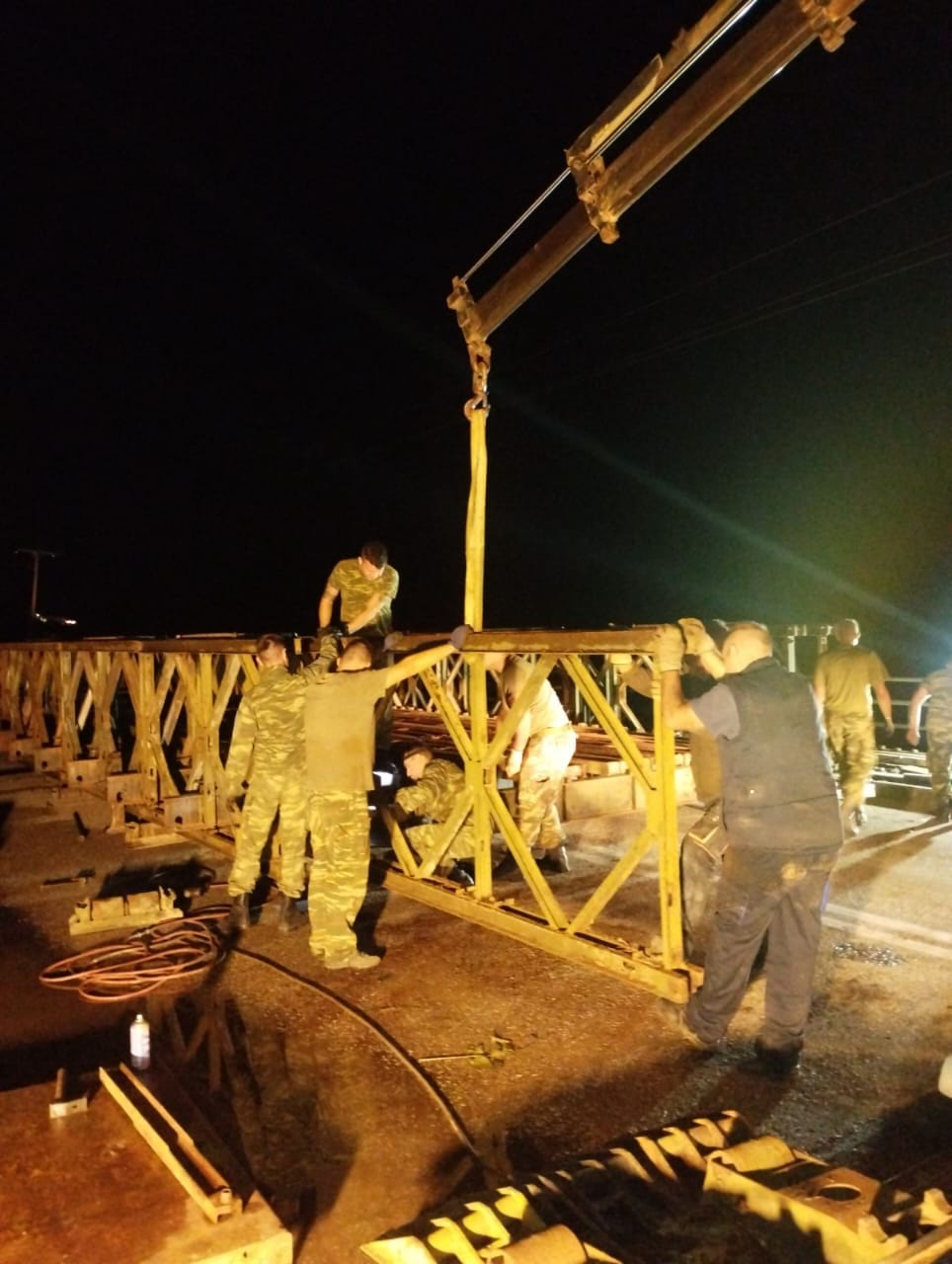 Κακοκαιρία Daniel: 101 άτομα απεγκλώβισαν με ελικόπτερα οι Ένοπλες ...