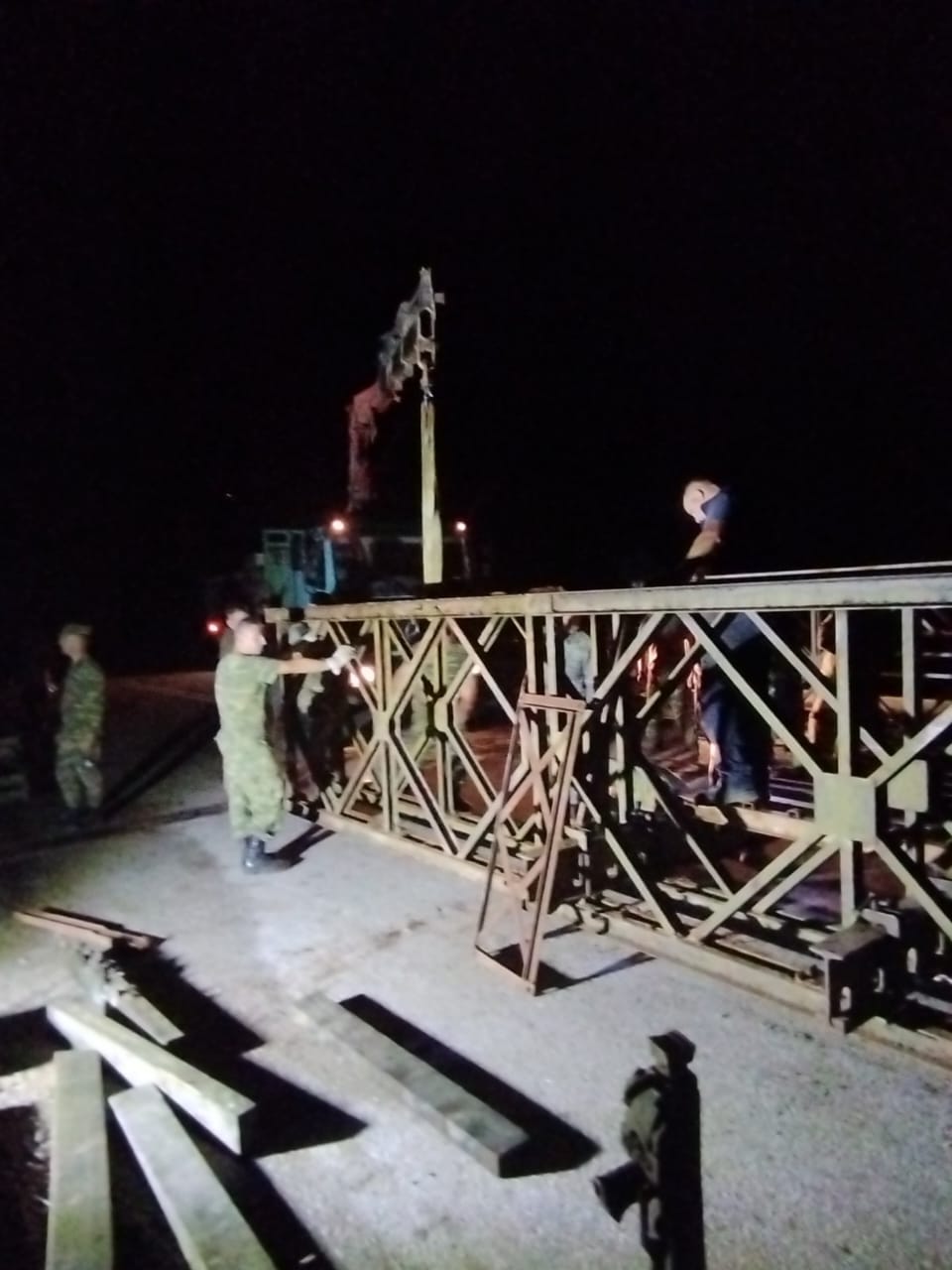 Κακοκαιρία Daniel: 101 άτομα απεγκλώβισαν με ελικόπτερα οι Ένοπλες ...