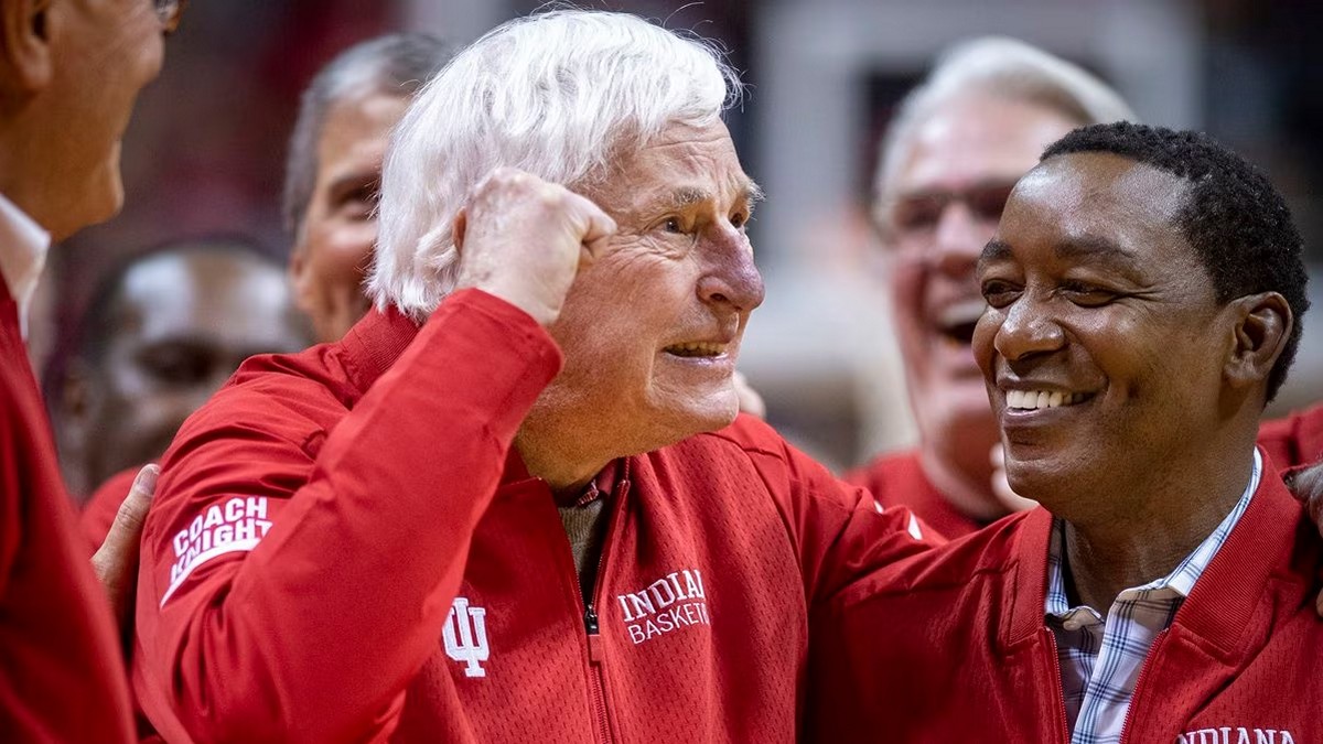 Μπόμπι Νάιτ: Έφυγε από τη ζωή ο εμβληματικός προπονητής μπάσκετ των ...