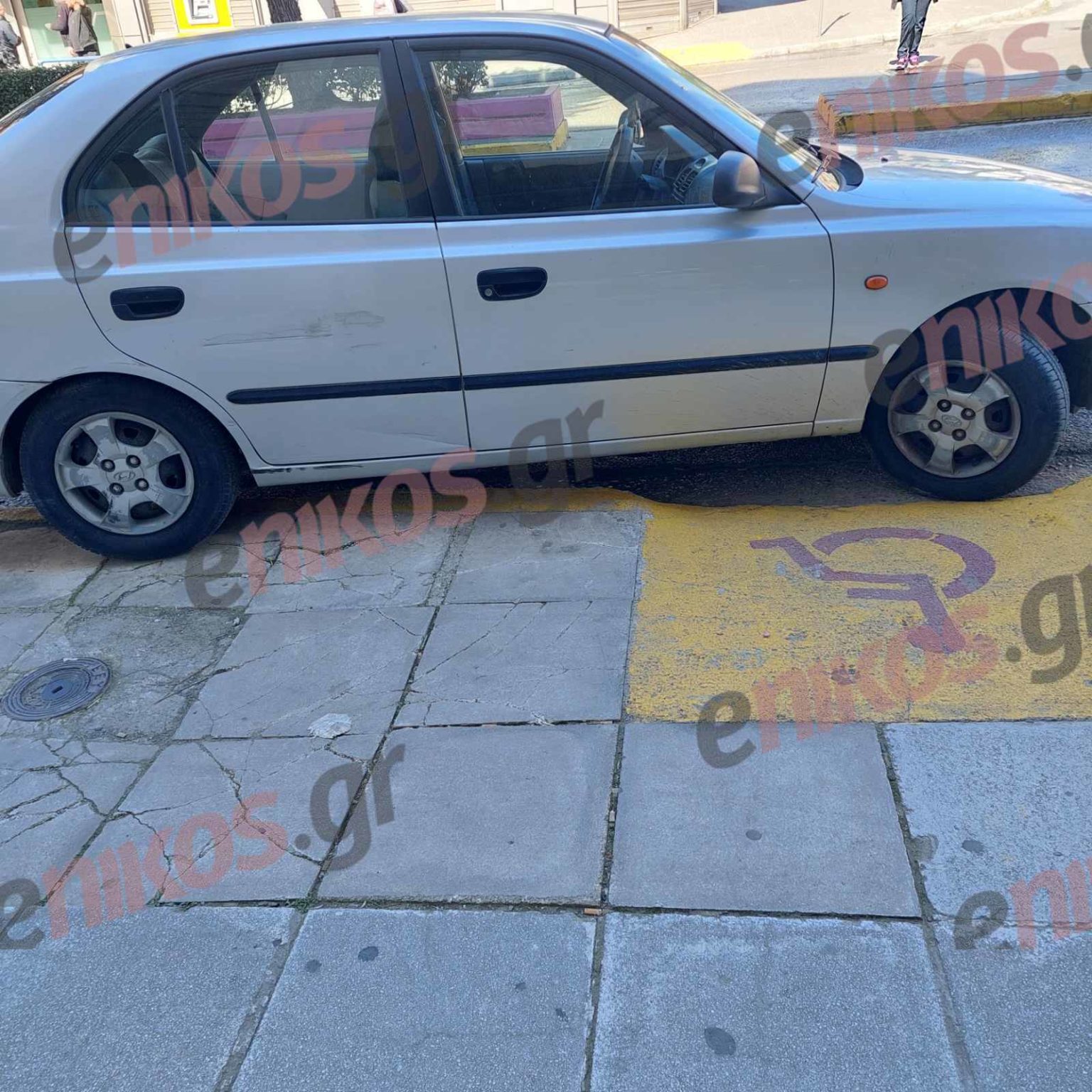 Νέα Ιωνία: Ασυνείδητος οδηγός πάρκαρε μπροστά σε ράμπα αναπήρων - ΦΩΤΟ ...