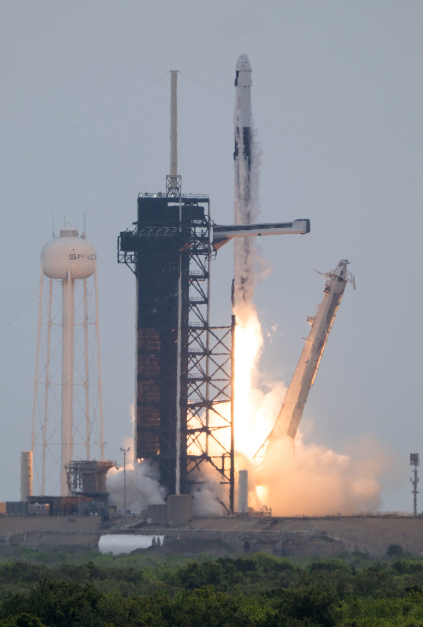 ΗΠΑ: Εκτοξεύτηκε το διαστημόπλοιο της SpaceX με προορισμό τον Διεθνή ...