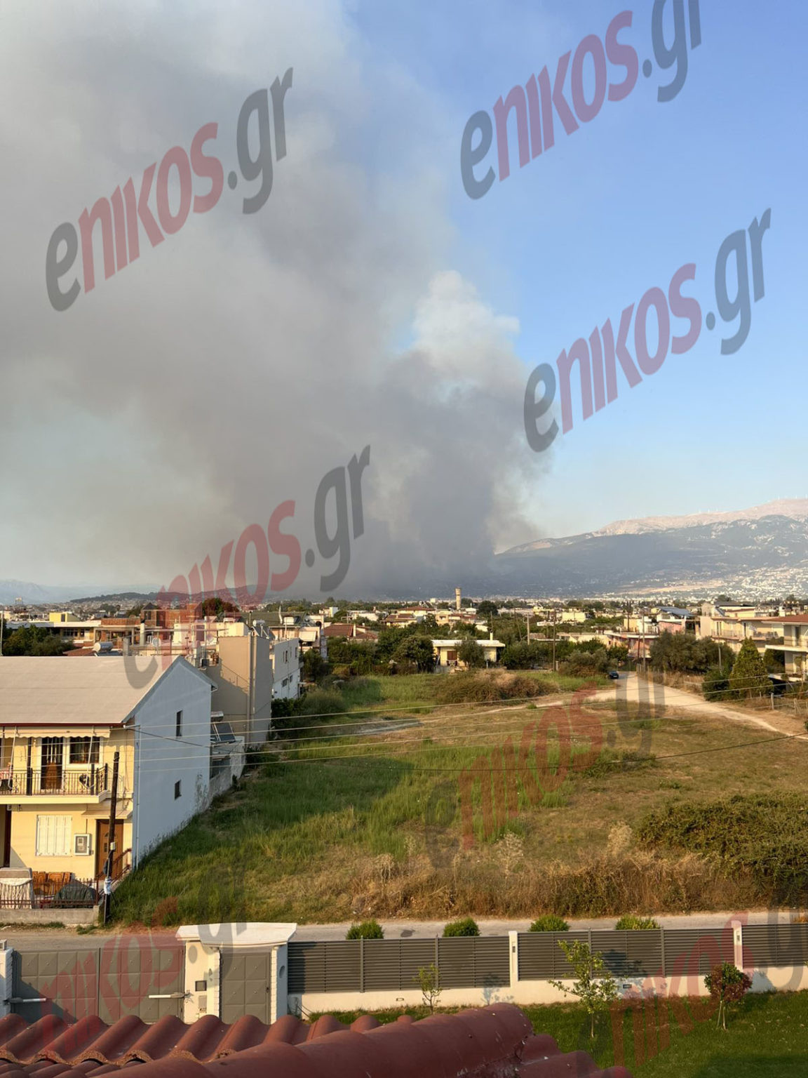 Φωτιά στην Πάτρα: Σε «πύρινο κλοιό» ο αστικός ιστός της πόλης - ΦΩΤΟ ...