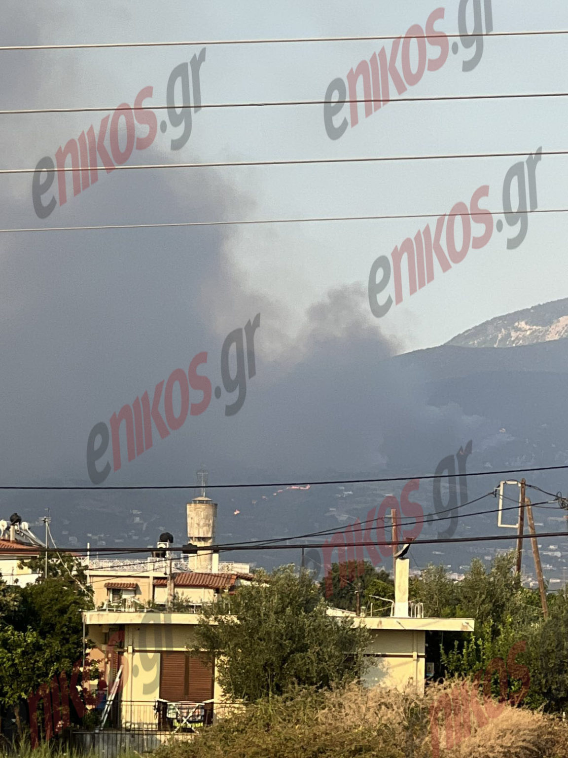 Φωτιά στην Πάτρα: Σε «πύρινο κλοιό» ο αστικός ιστός της πόλης - ΦΩΤΟ ...