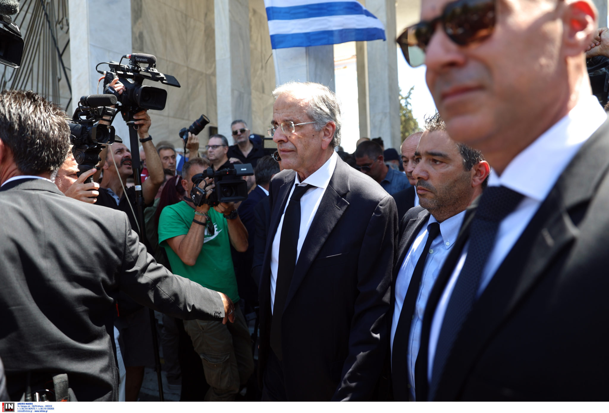 Λένα Σαμαρά: Βουβός θρήνος στο Α’ Νεκροταφείο για την κόρη του πρώην ...