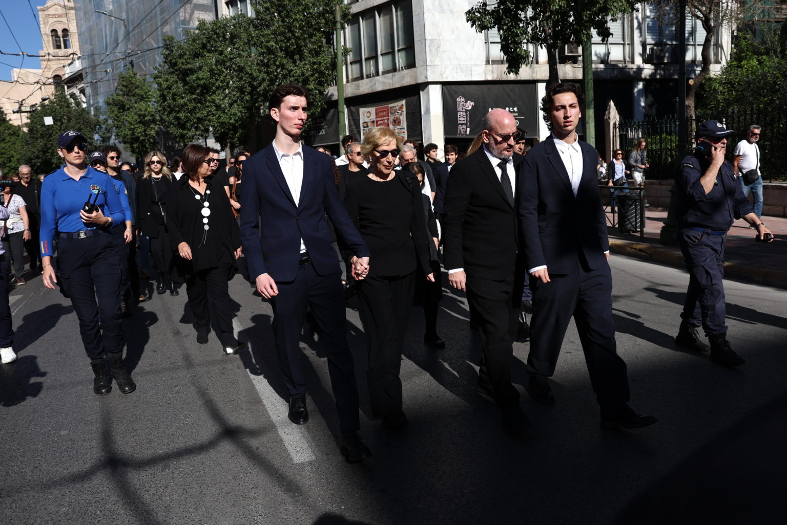 «Τραγούδησες για εμάς, το έθνος, τον λαό και την ιστορία» - Συγκίνηση ...