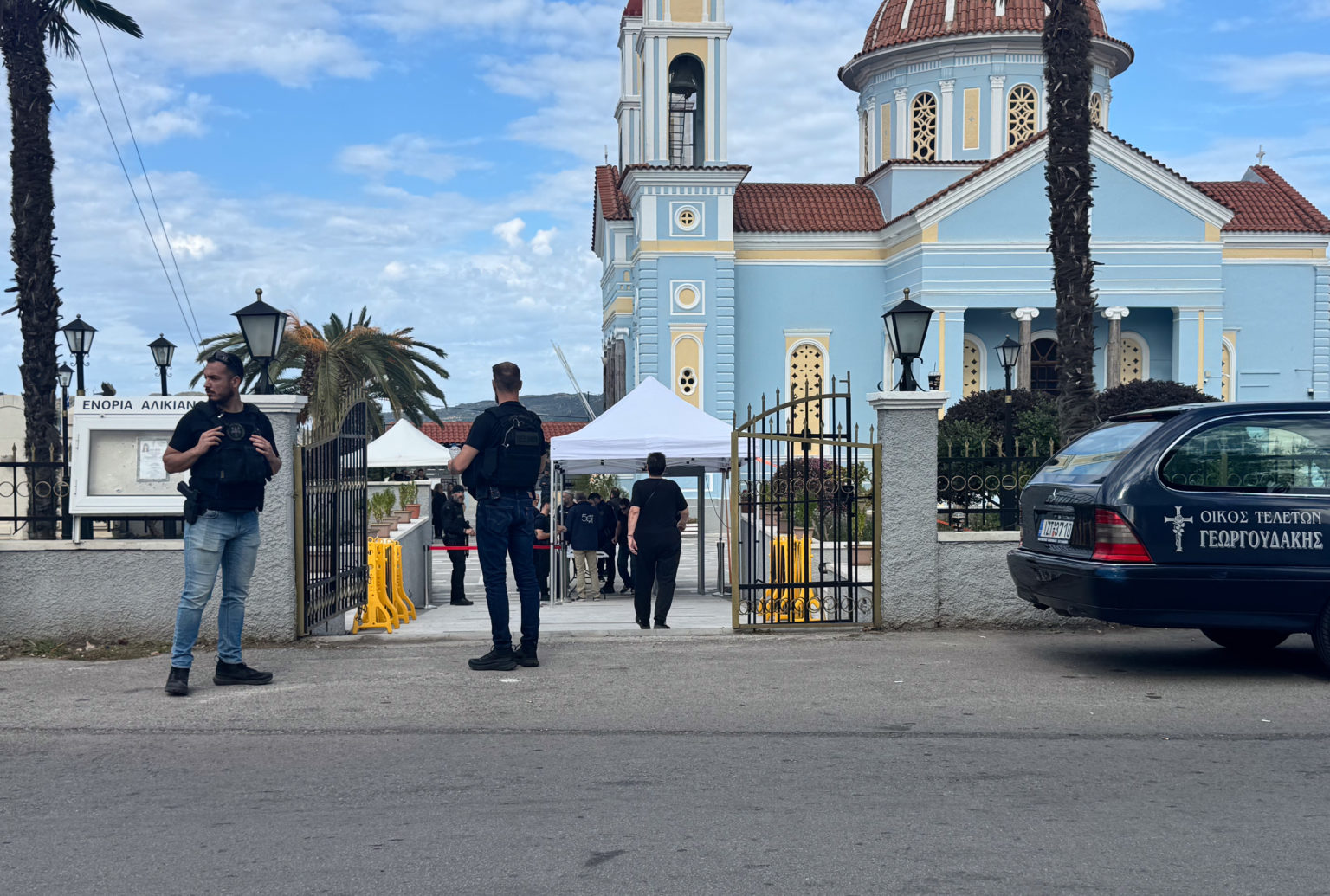 Σε βαρύ κλίμα και υπό δρακόντεια μέτρα ασφαλείας κηδεύτηκε η 56χρονη ...