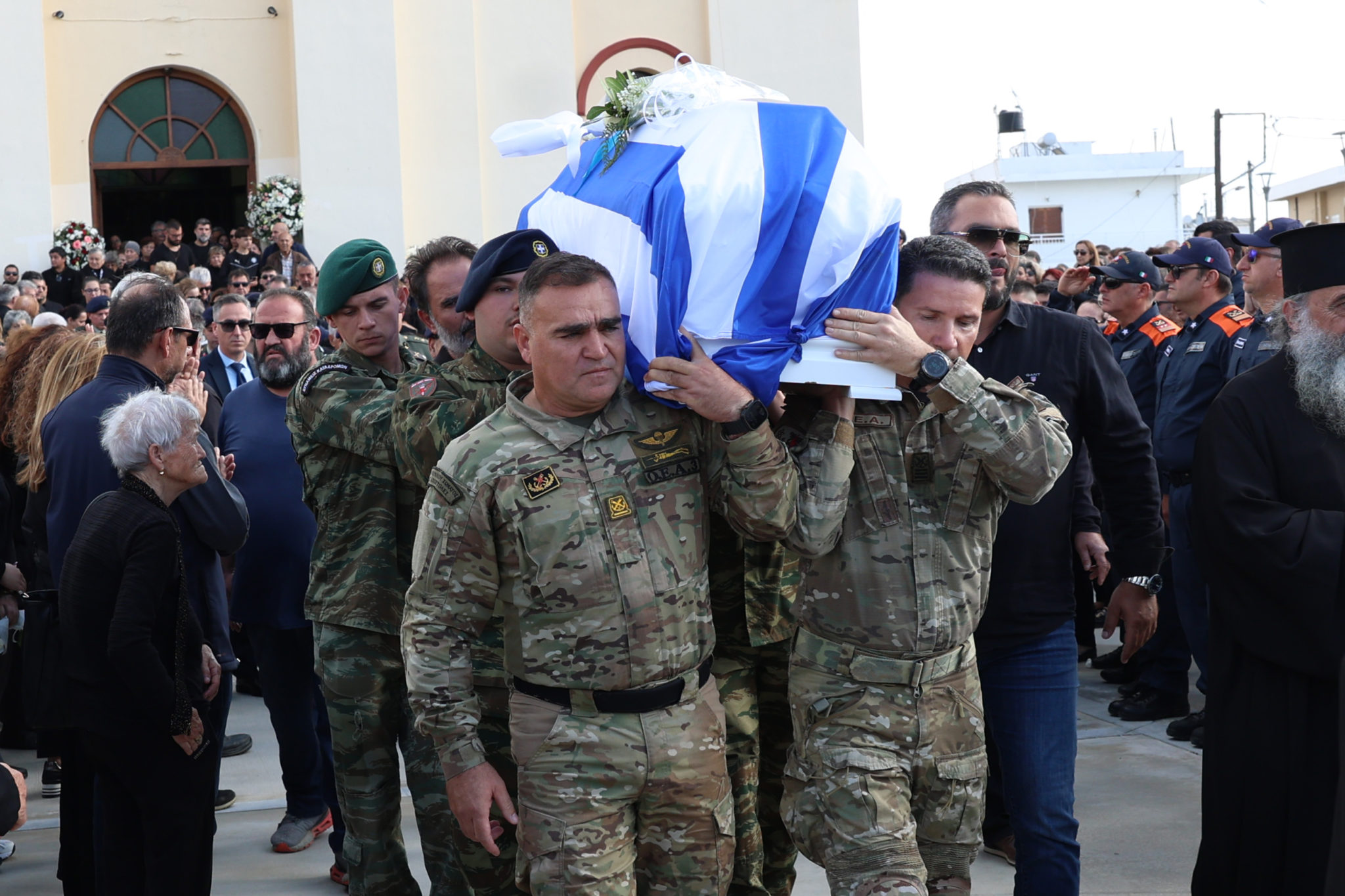 Κρήτη: «Αθάνατος» - Οδύνη στο τελευταίο «αντίο» στον 19χρονο Ραφαήλ ...
