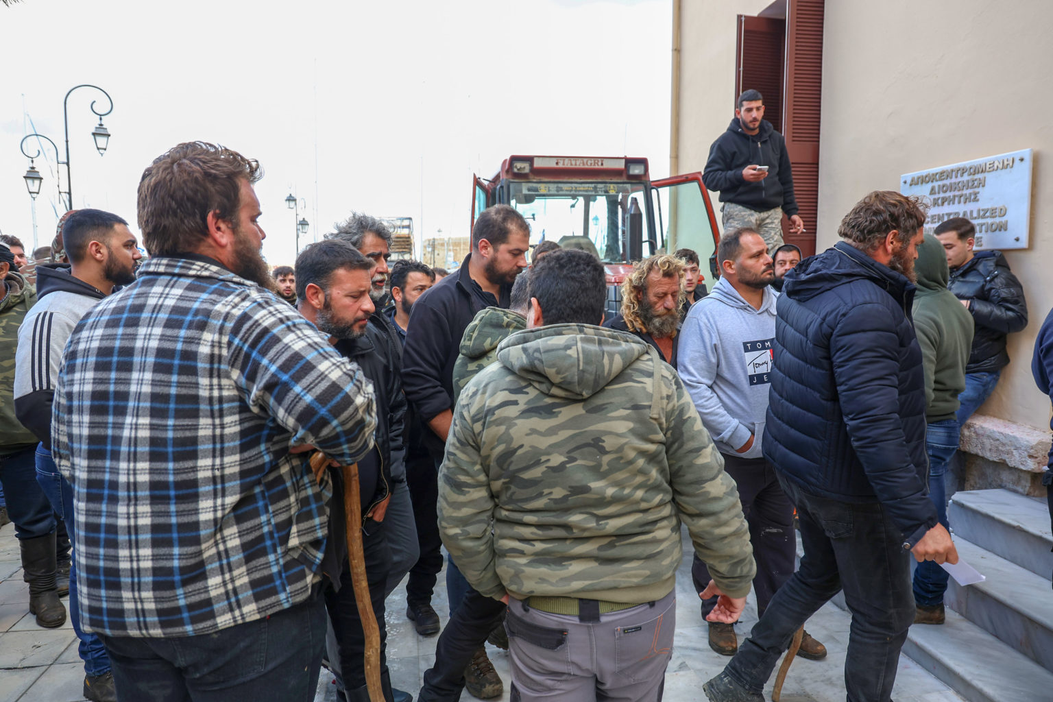 Σκληραίνουν τη στάση τους οι αγρότες: «Ραντεβού» στον Βόλο την Τετάρτη ...