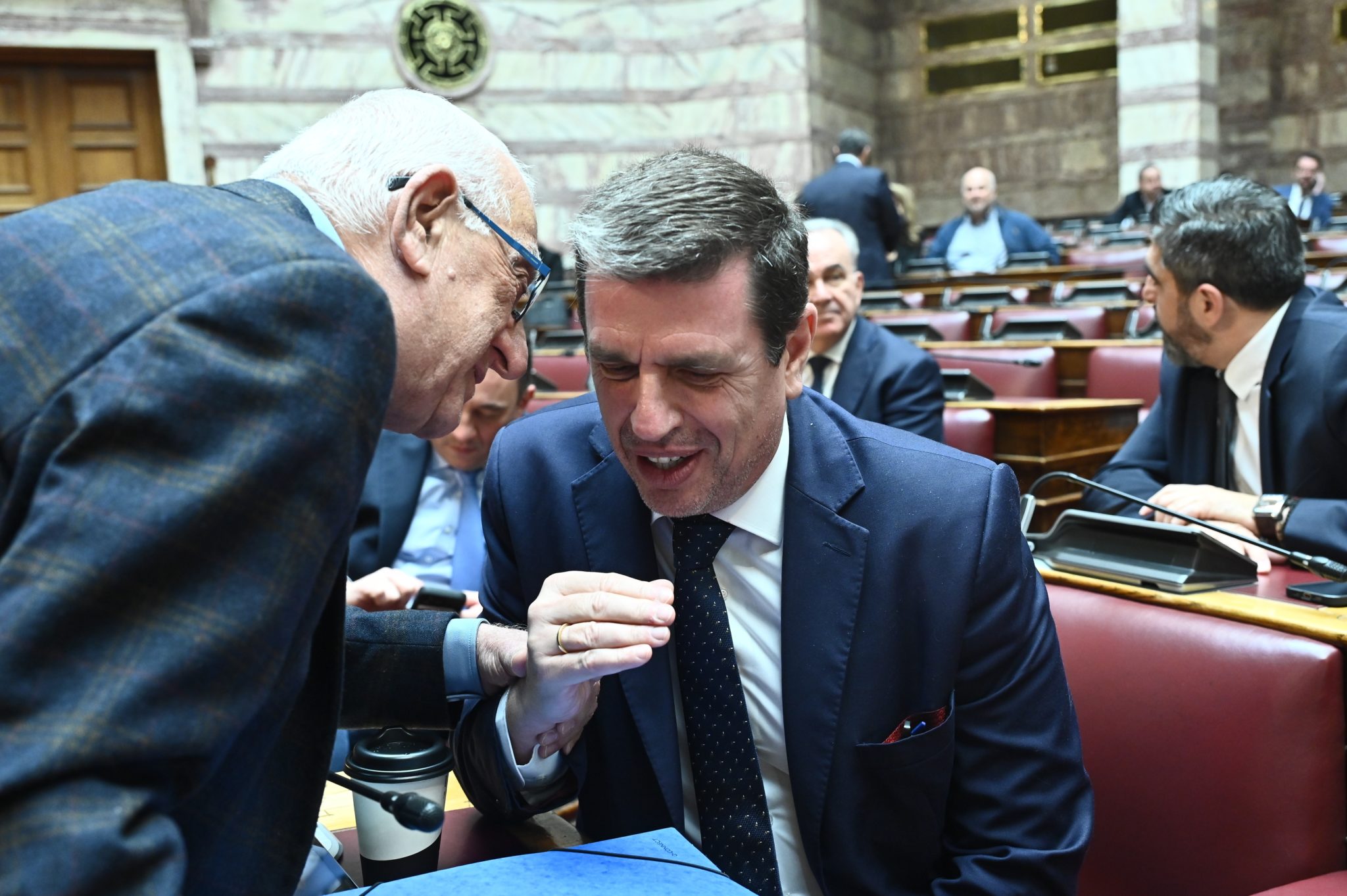 Τα πηγαδάκια στη συνεδρίαση της ΚΟ της ΝΔ - Τα χαμόγελα, οι φωτογραφίες ...