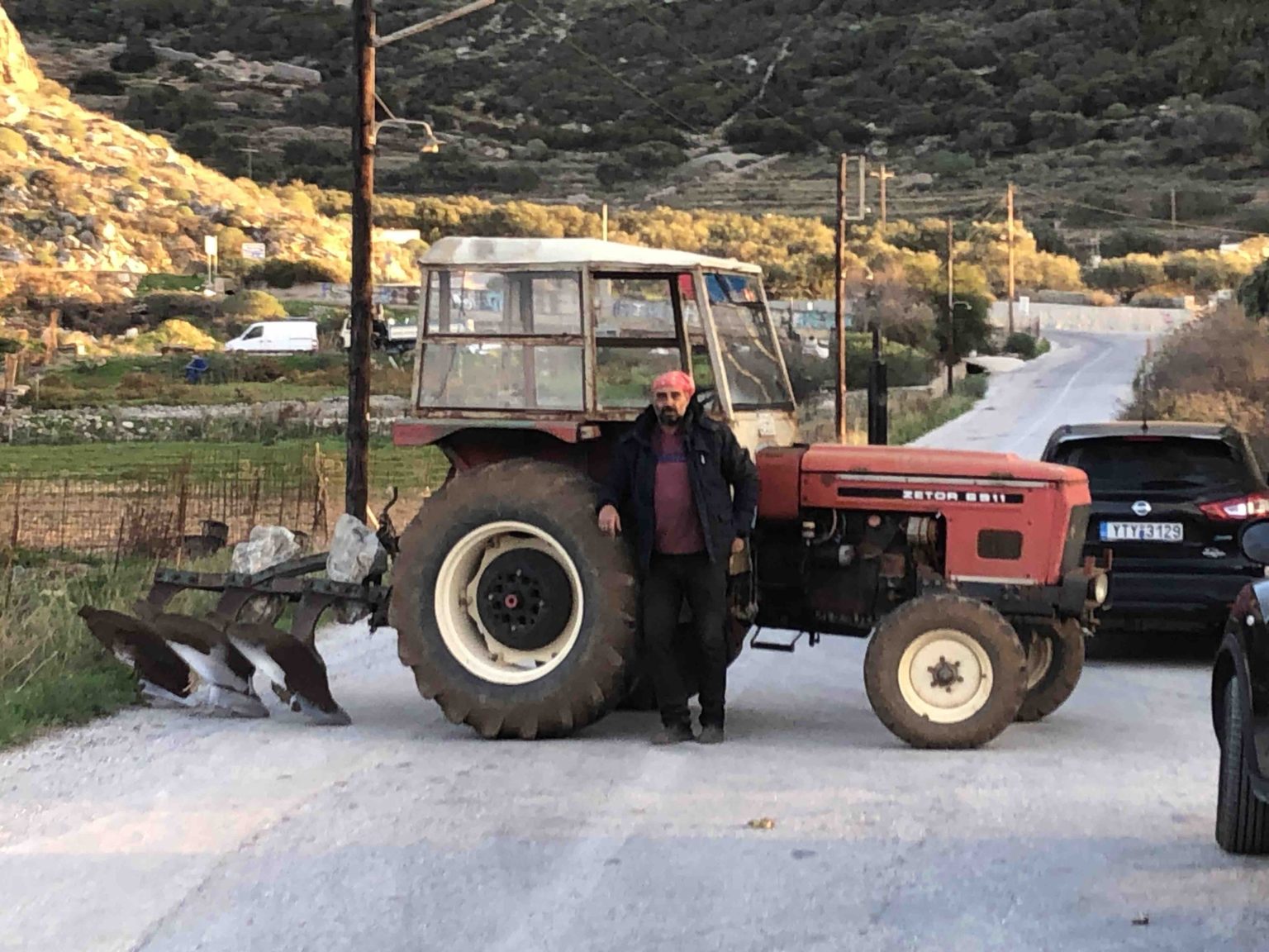 Αμοργός: «Θα προσπαθήσω να το κάνω κάθε μέρα» - Ποιος είναι ο αγρότης ...