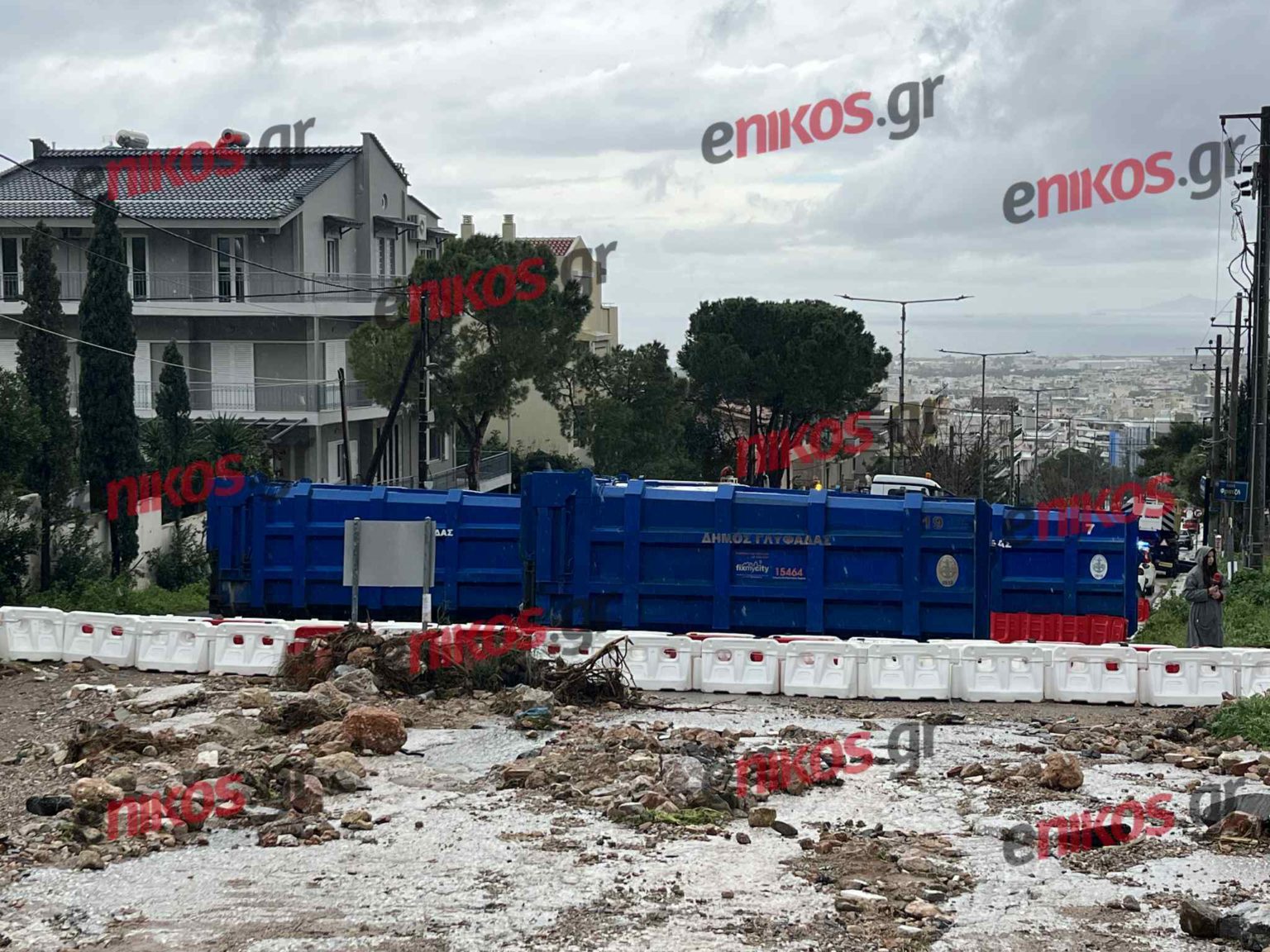 Άνω Γλυφάδα: Ο δήμος τοποθέτησε κοντέινερ στην Μετσόβου για να ...