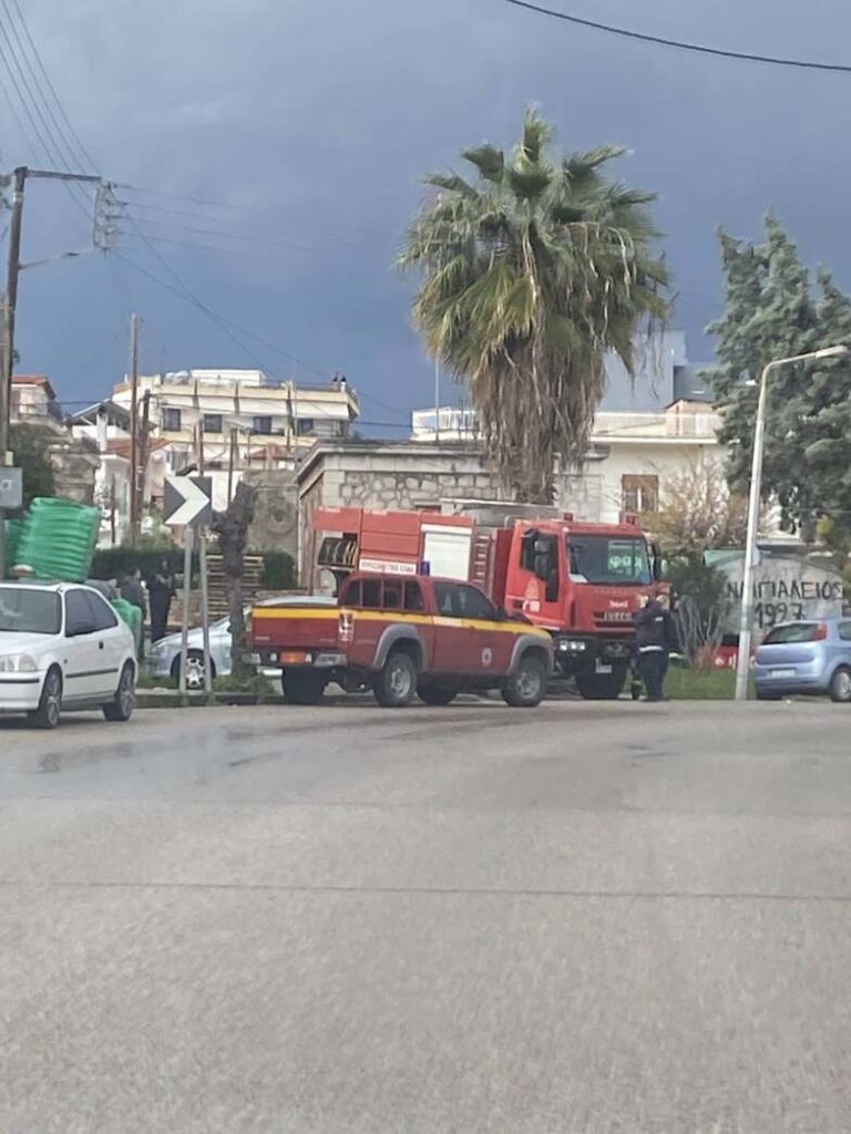 Κακοκαιρία - Αχαΐα: Η θάλασσα βγήκε στη στεριά στο Ρίο λόγω των ισχυρών ...