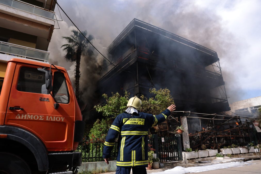 Ίλιον: Οι πρώτες εκτιμήσεις για τα αίτια πρόκλησης της φωτιάς στο ...