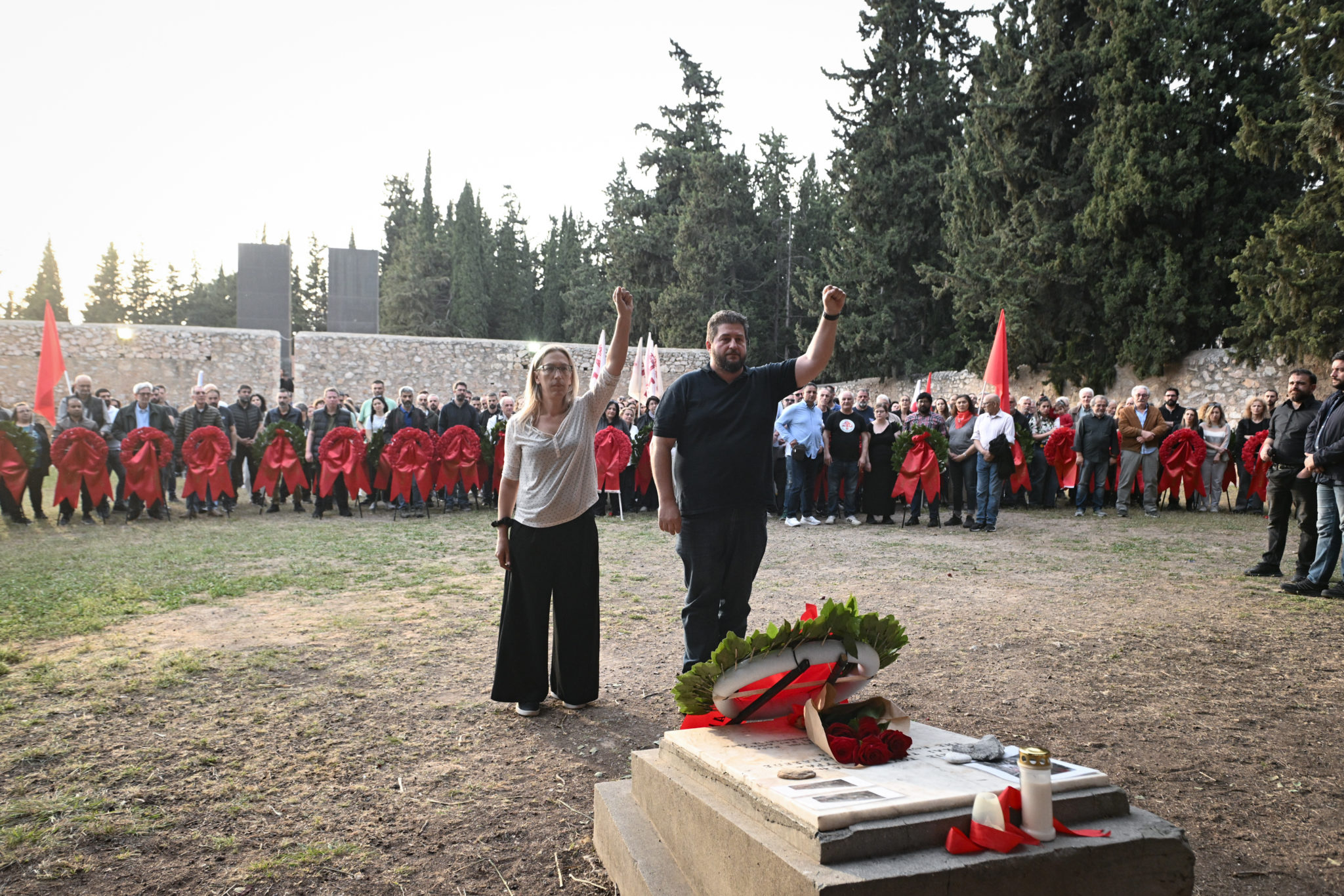 Καισαριανή: Συγκινητική πορεία και κατάθεση στεφάνων στο Σκοπευτήριο ...