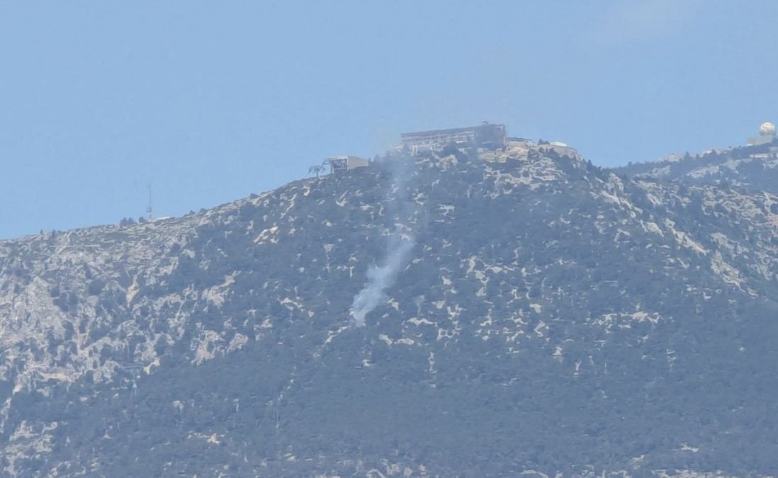 Οριοθετήθηκε η φωτιά στην Πάρνηθα - Εκδηλώθηκε σε δύσβατο σημείο ...