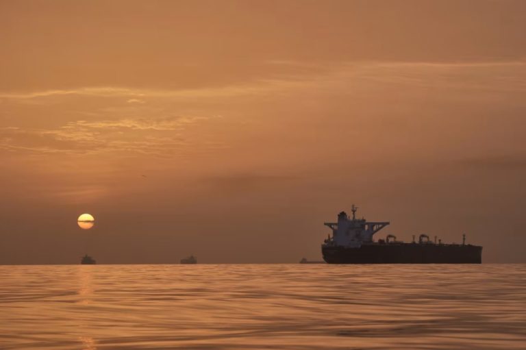 ΗΠΑ: Προειδοποίηση για κυρώσεις σε πλοιοκτήτες που πληρώνουν «διόδια ...