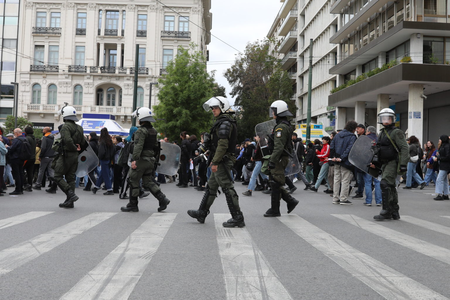 Πρωτομαγιά: Μαζική συμμετοχή στις κινητοποιήσεις στο κέντρο της Αθήνας ...