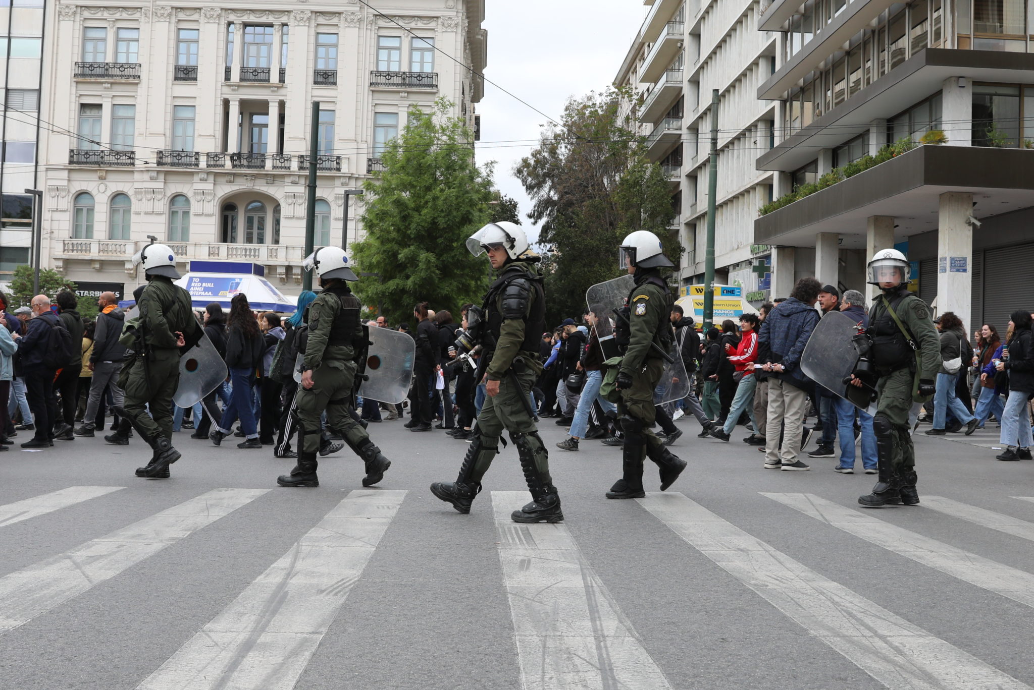 Πρωτομαγιά: Μαζική συμμετοχή στις κινητοποιήσεις στο κέντρο της Αθήνας ...