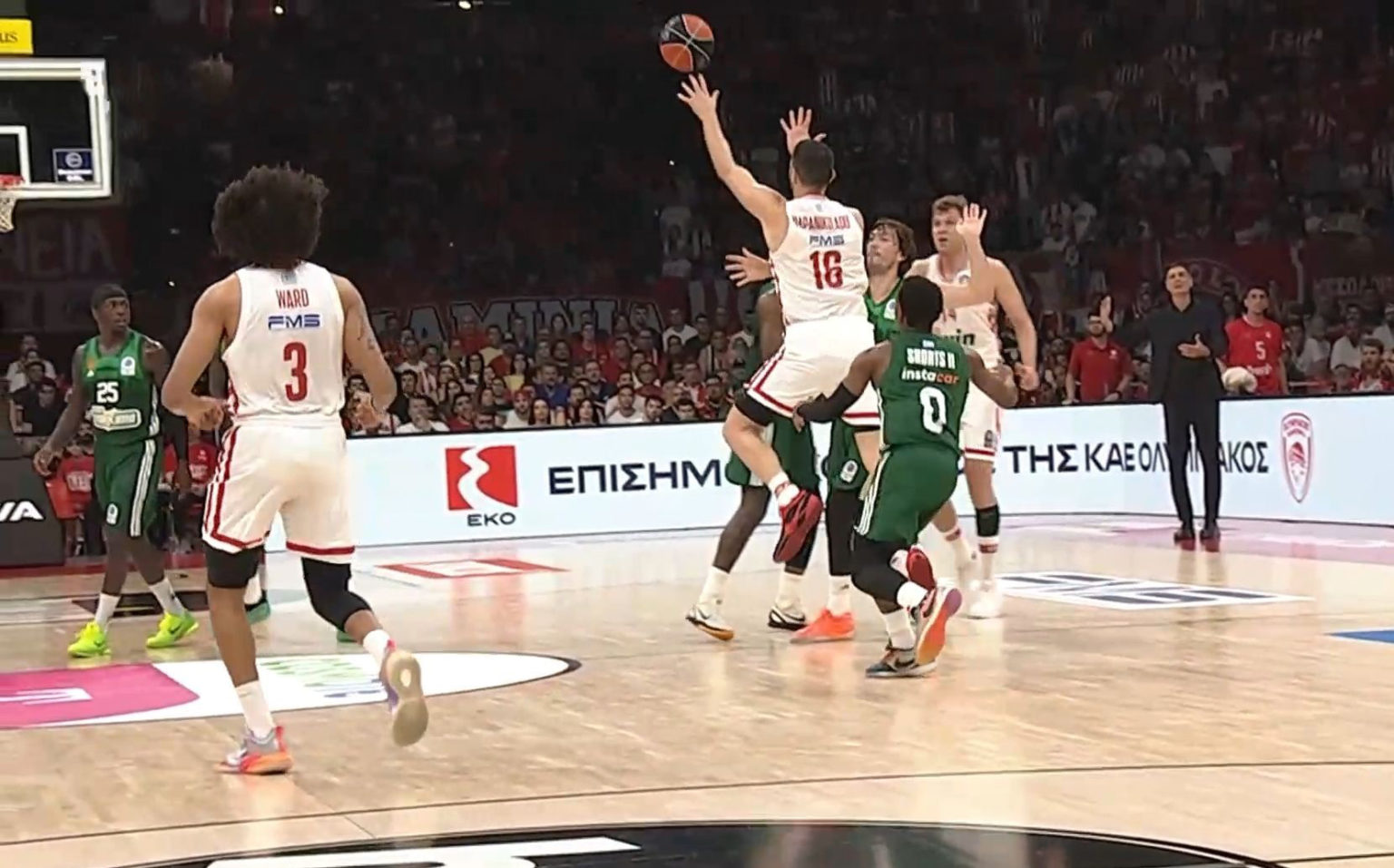 Ολυμπιακός - Παναθηναϊκός: Ασύλληπτο buzzer-beater πίσω από το κέντρο ο ...