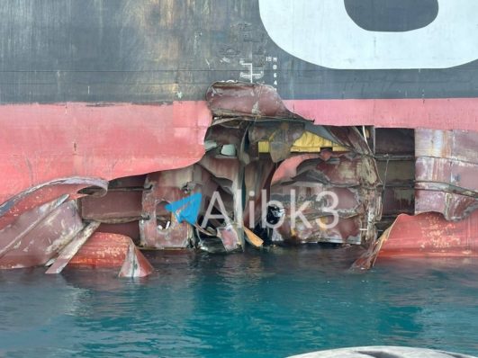 Έκρηξη σε φορτηγό πλοίο στον Περσικό Κόλπο - ΒΙΝΤΕΟ
